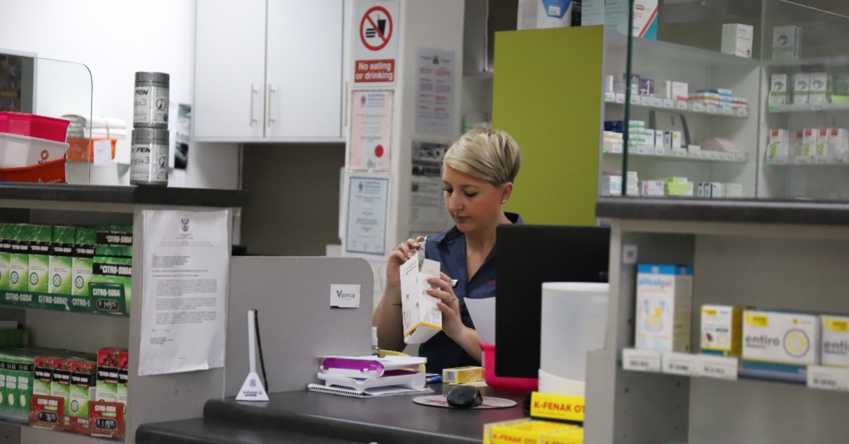 So lyk die wêreld van die apteker - Solidariteit