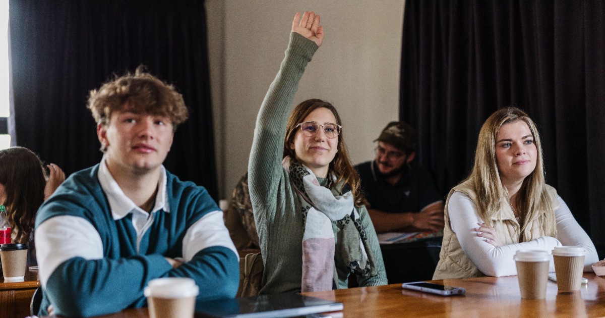 Die Solidariteit Helpende Hand Studietrust hou studiedrome ín SA lewend - Solidariteit